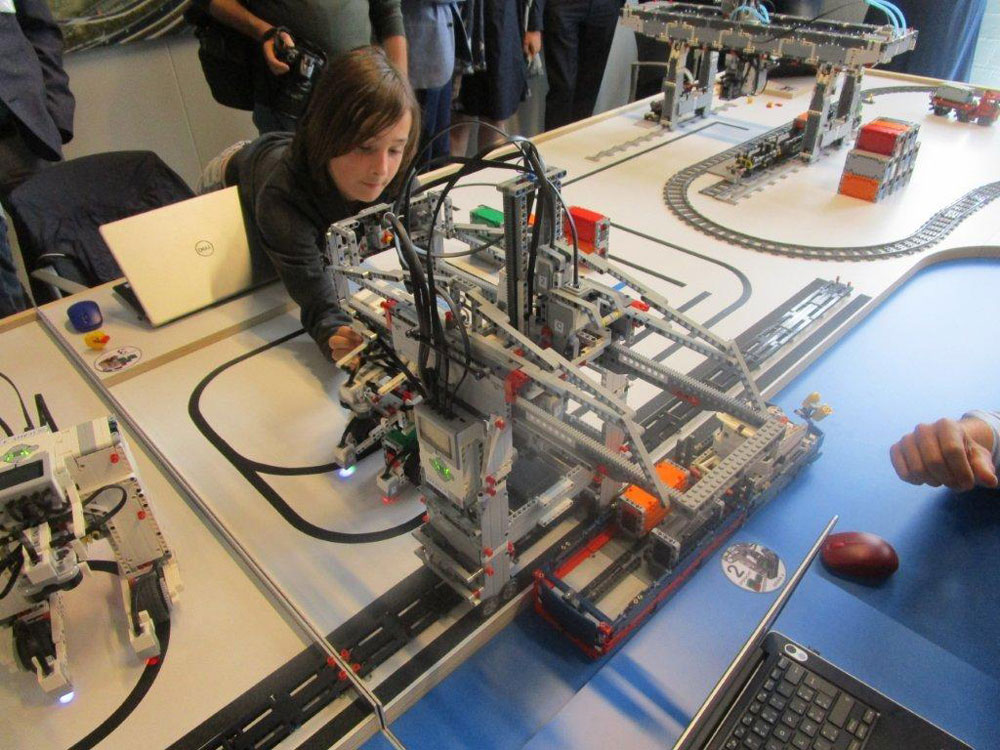 35.000 legoblokjes voor terminal in Havencentrum Lillo | Polderke