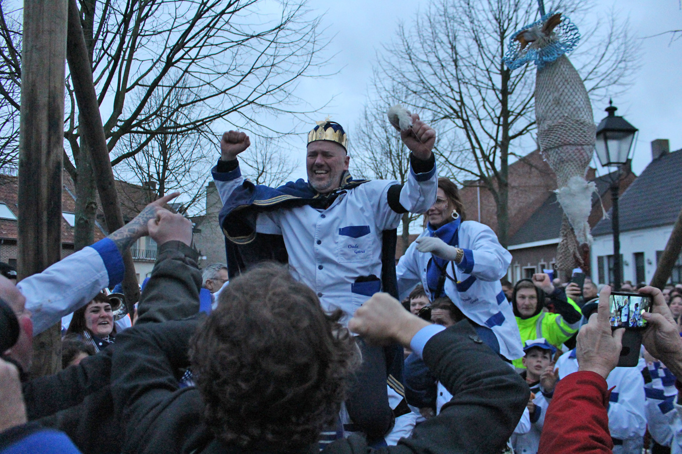 Filip Van Gestel kroont zich tot koning in jubileumjaar Oude Gans ...