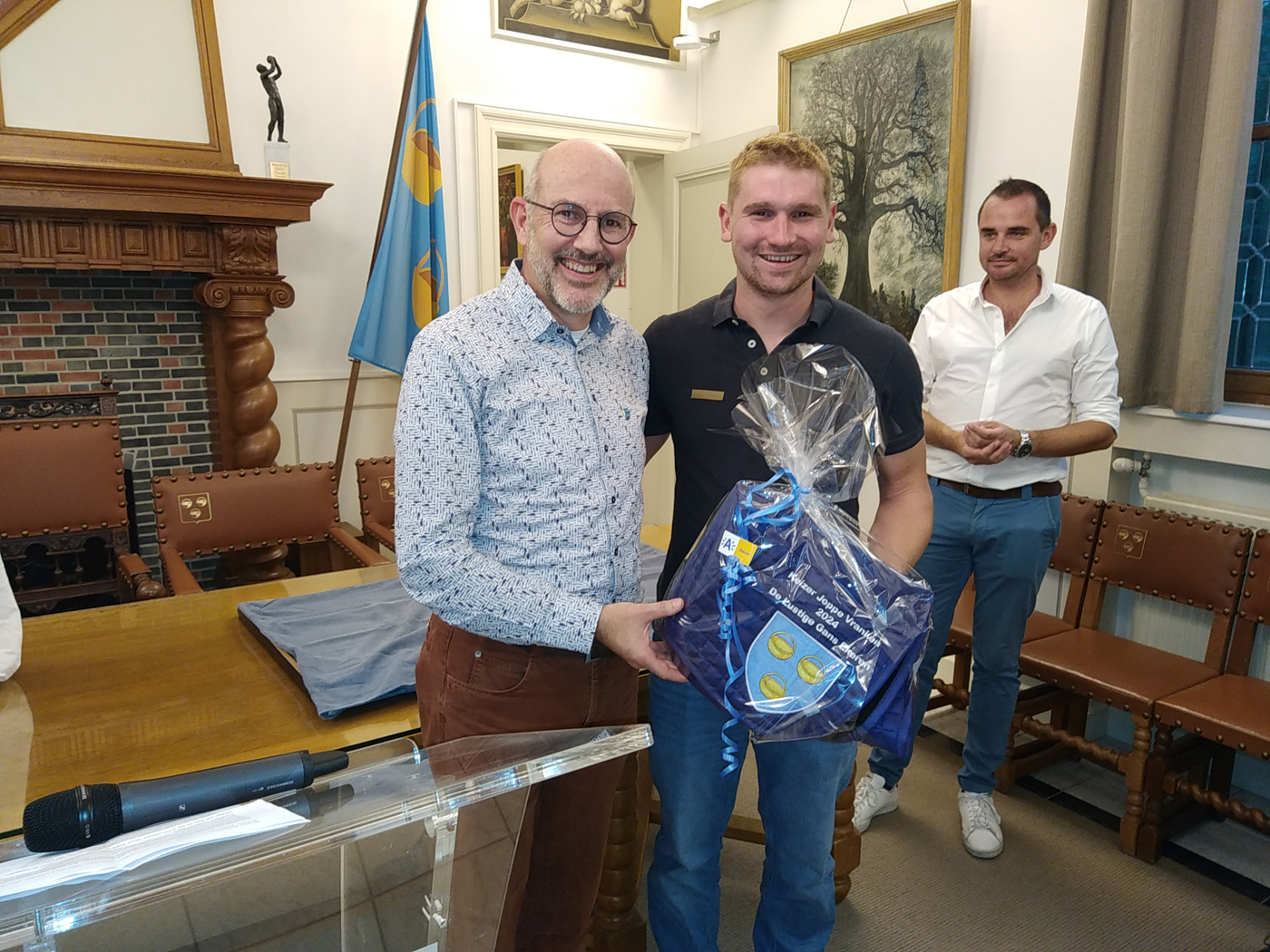 Keizer Joppe gehuldigd door district | Polderke