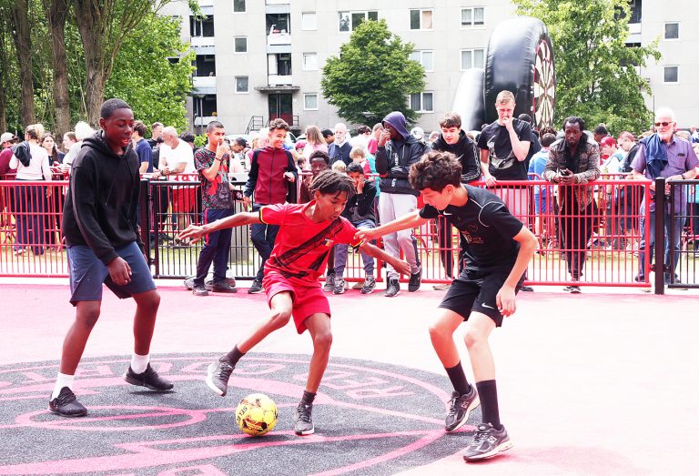 Twee Gouden Schoenen openen Red Court op Rozemaai | Polderke