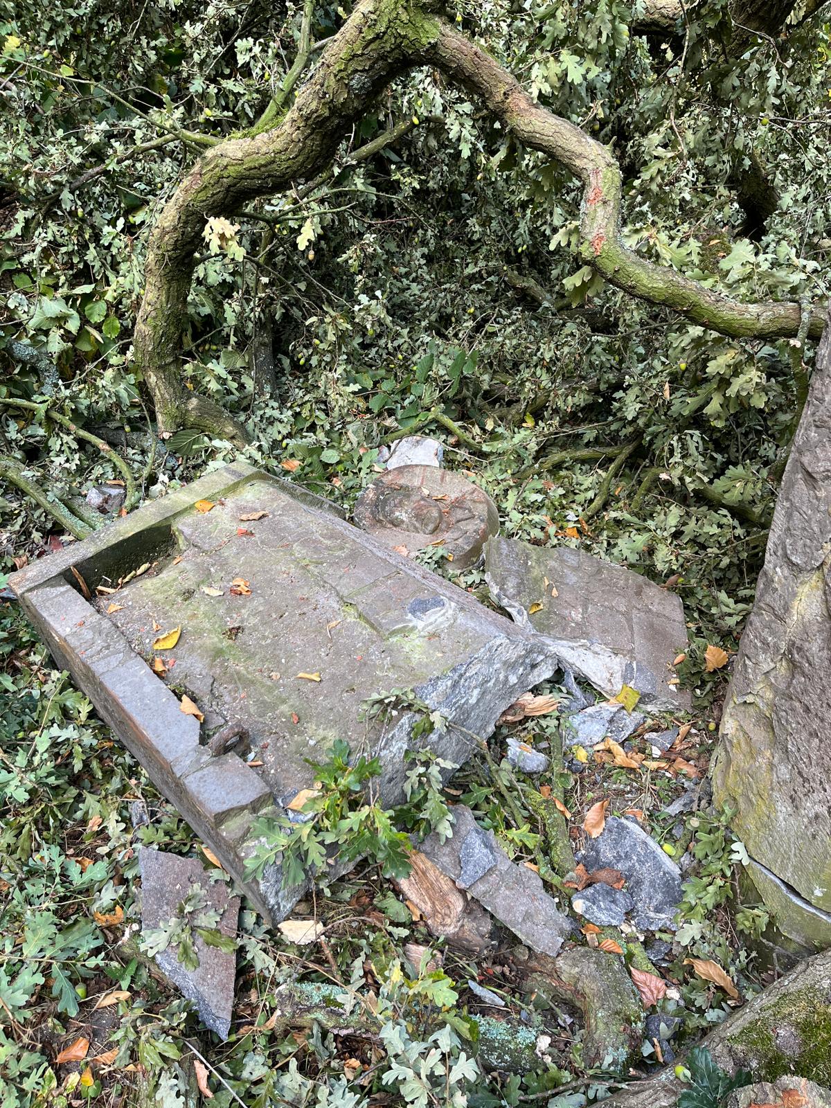 Hoofd van standbeeld graaf Moretus gestolen aan Kasteel Ravenhof | Polderke